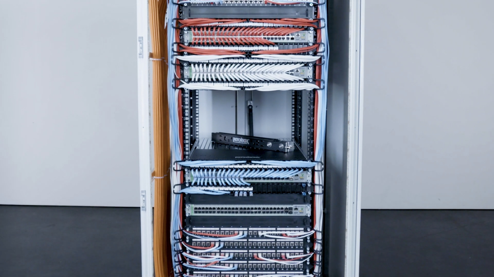 PATCHBOX P36UTPXC6AX24K | PATCHBOX P36UTPXC6AX24K câble de réseau Noir ...